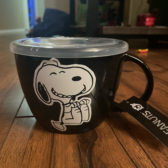 Peanuts | Dining | Peanuts Snoopy Black Soup Mug With Lid | Poshmark